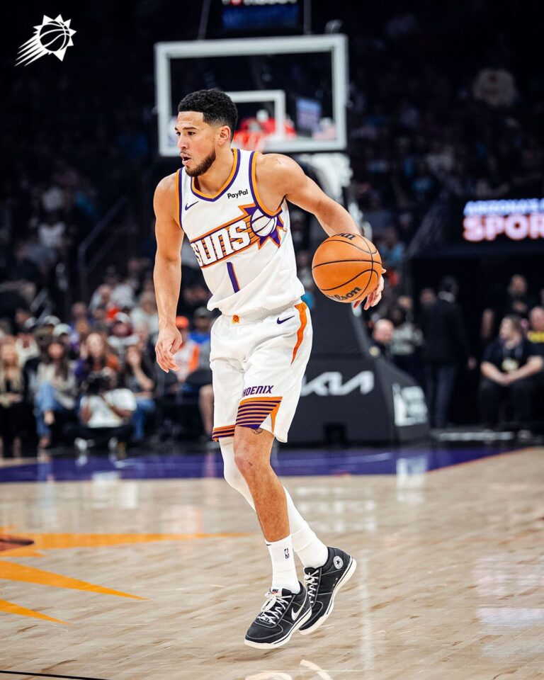 NBA の Devin Booker が NIKE BOOK 1 × CONVERSE Chuck Taylor を着用 - Yakkun ...